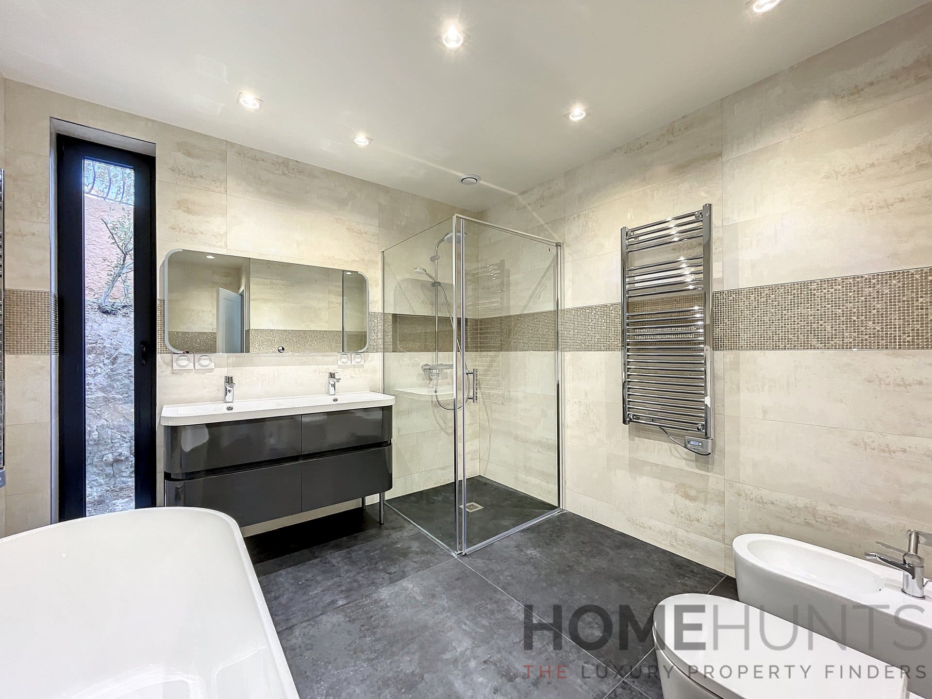 Villa/House For Sale in St Raphael - HH-14438951